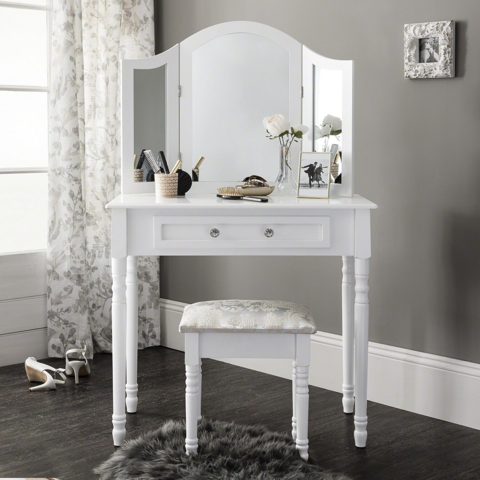 Dressing table height - size standards, design features, how to choose ...